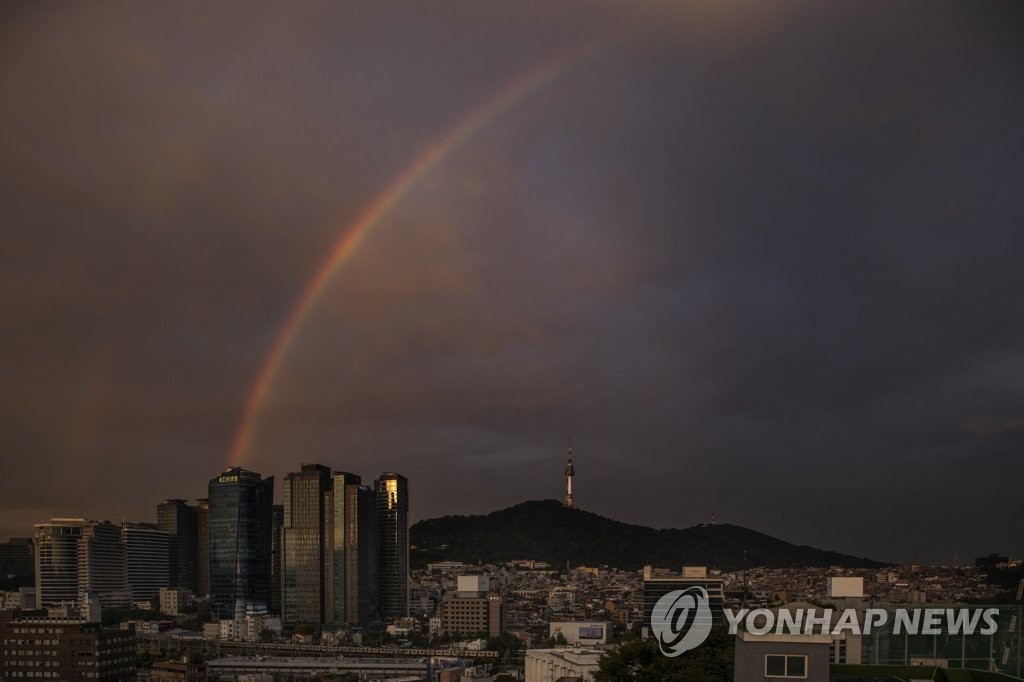 서울 하늘의 무지개 연합뉴스