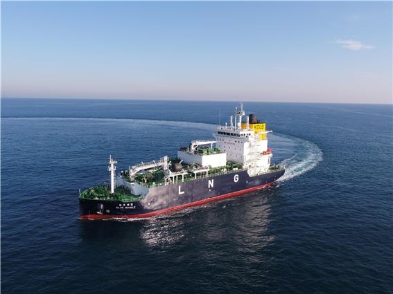 S. Korea christens 1st homegrown advanced LNG bunkering ship | Yonhap News Agency