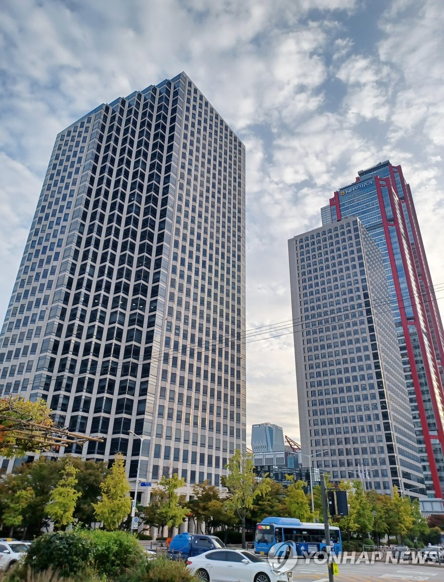 (LEAD) LG Chem Q1 net falls 23.8 pct on weak won-driven costs | Yonhap News Agency