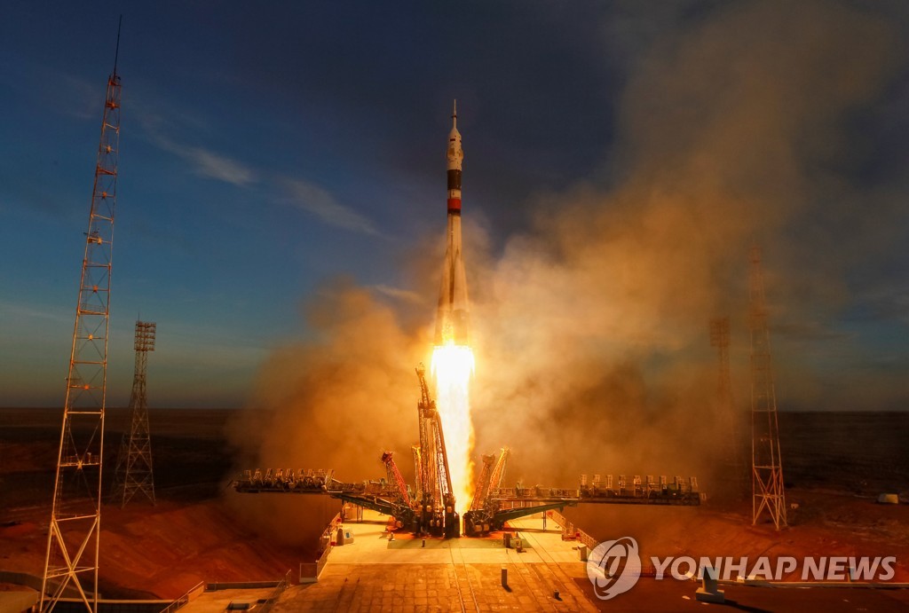 러 유인우주선 발사 성공…지난 10월 실패 후 첫 발사 | 연합뉴스