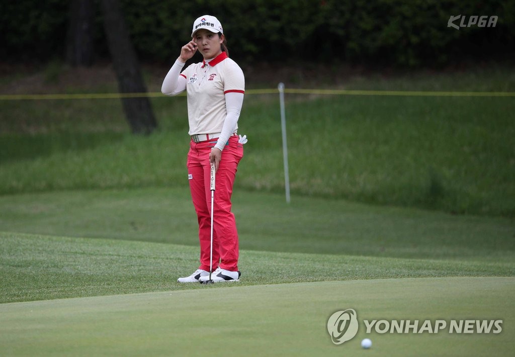 버디퍼트하는 김보배 | 연합뉴스