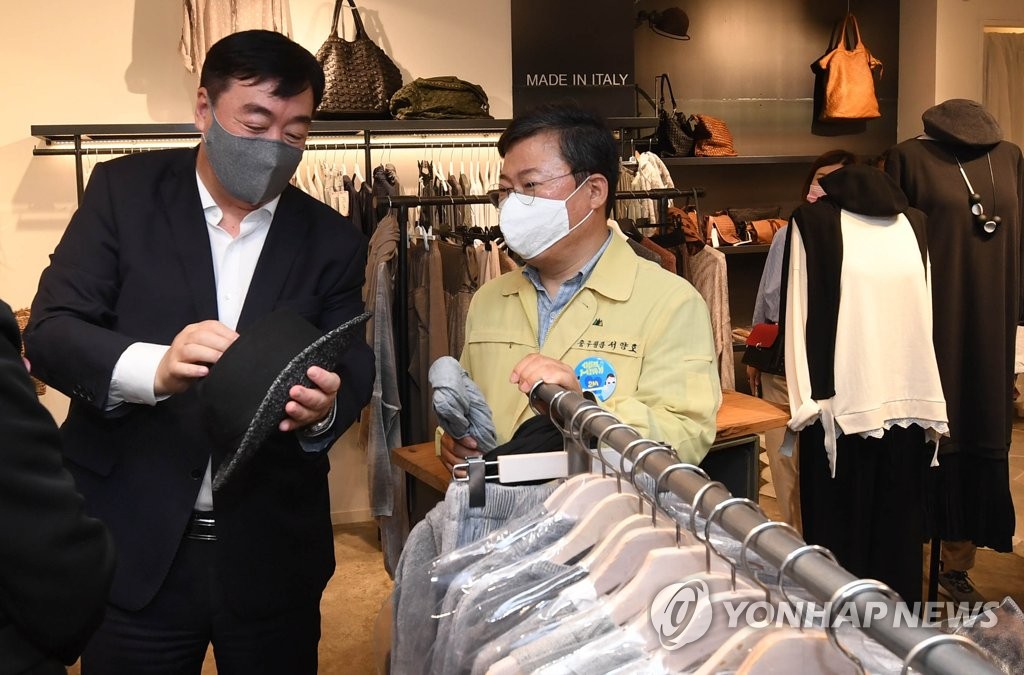 Chinese Envoy Visits Myeongdong Yonhap News Agency