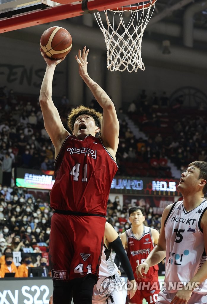 Basketball: Anyang KGC vs. Suwon KT Sonicboom | Yonhap News Agency