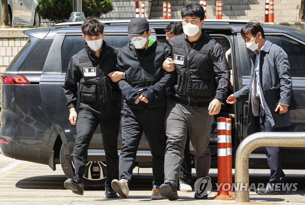 614억원 횡령 우리은행 직원 동생 공범 혐의로 영장실질심사 출석 연합뉴스