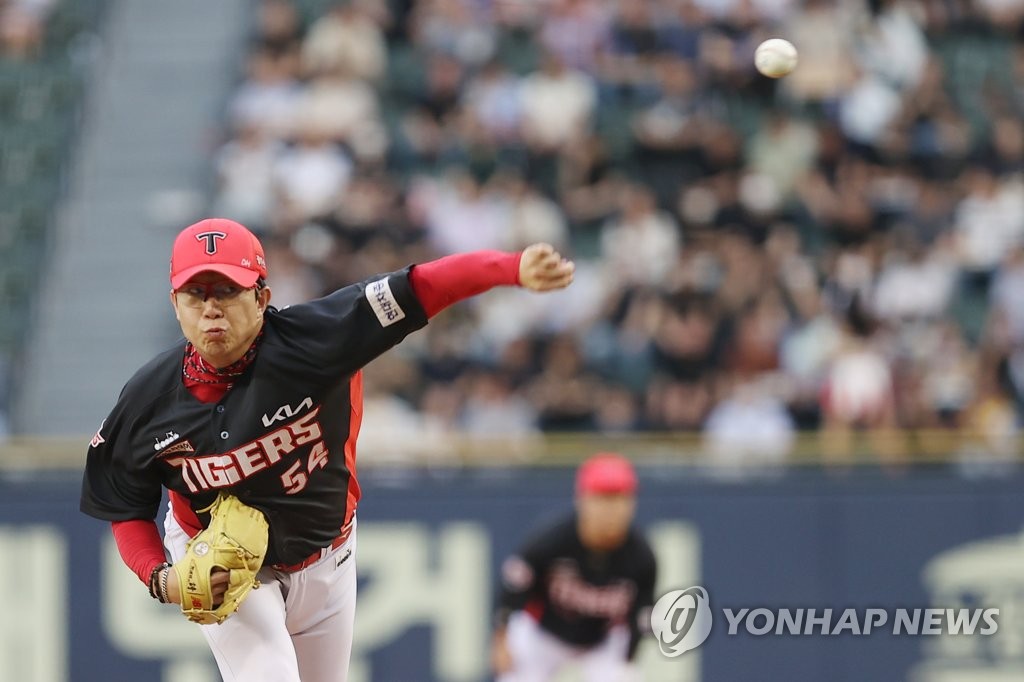 Baseball: Kia Tigers vs. LG Twins | Yonhap News Agency