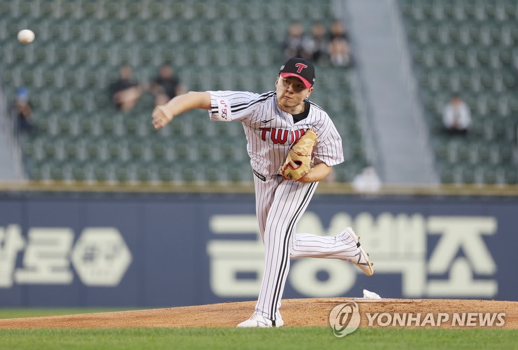 Baseball: LG Twins vs. SSG Landers | Yonhap News Agency