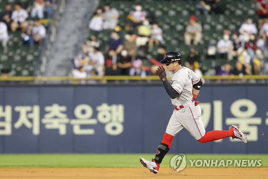 Baseball: LG Twins vs. SSG Landers | Yonhap News Agency