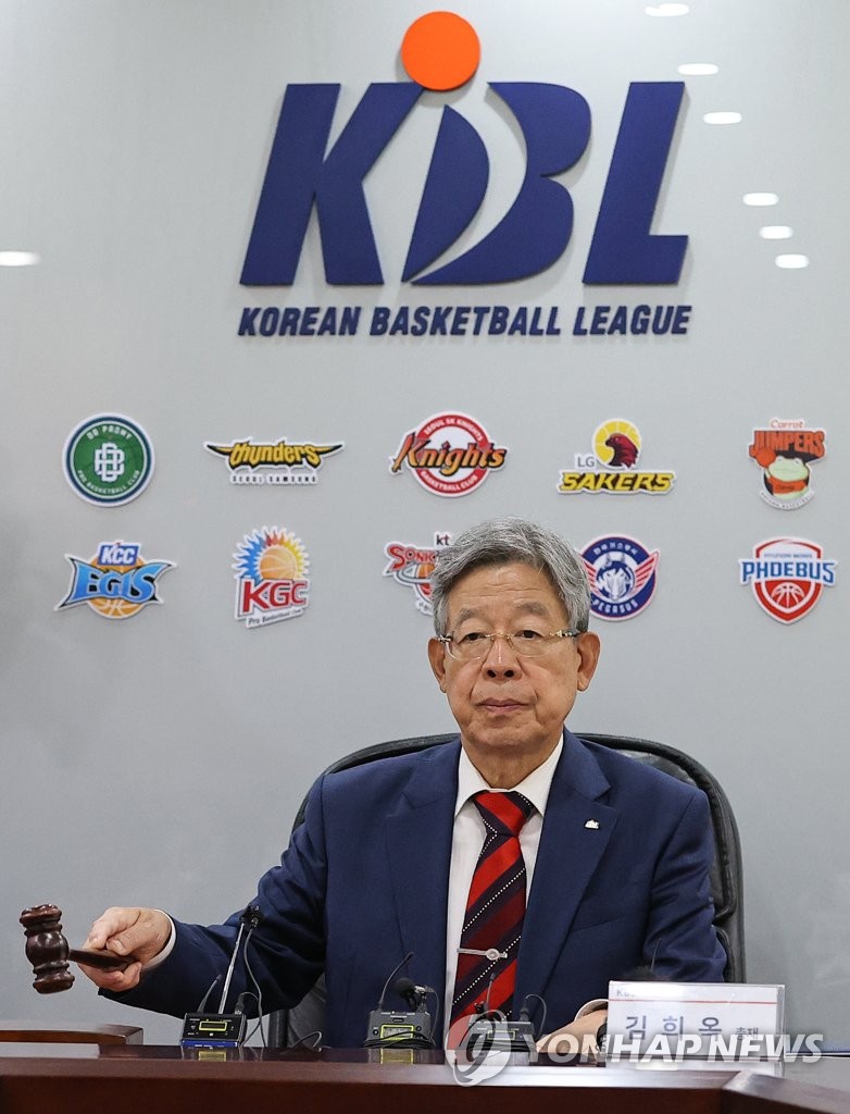 개회 선언하는 김희옥 KBL총재 | 연합뉴스