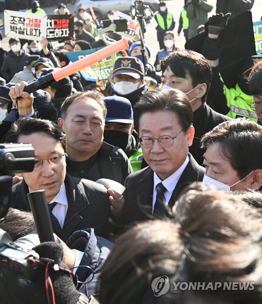 검찰 출석하는 이재명 대표 연합뉴스