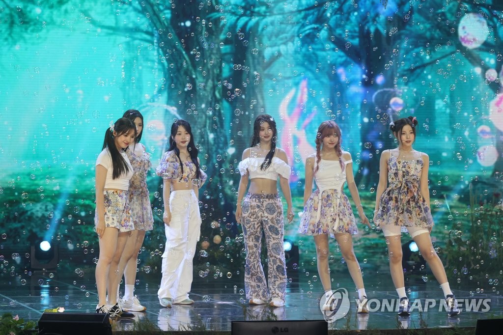 NMIXX releases new mini album | Yonhap News Agency