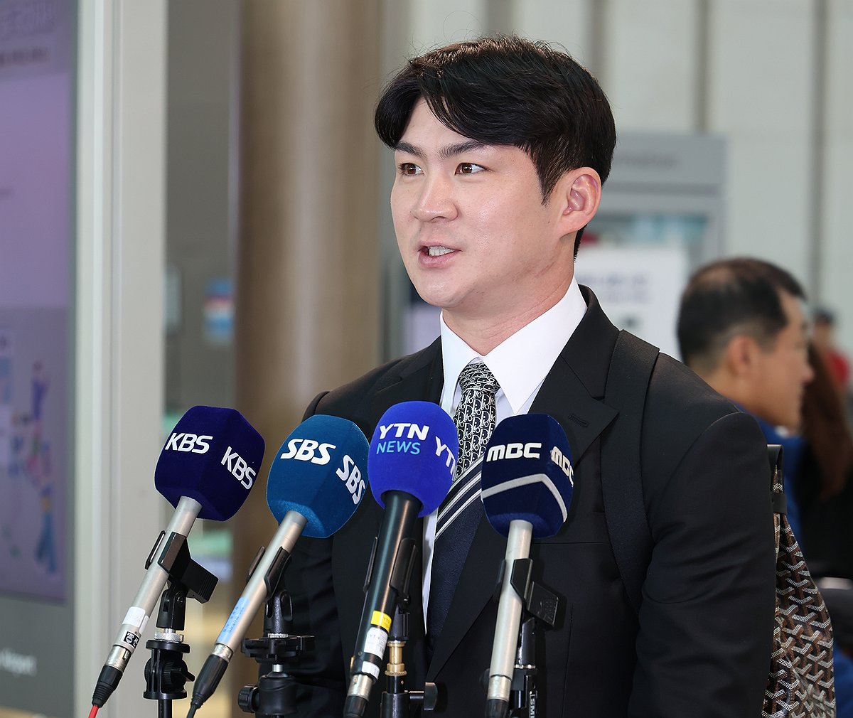 인터뷰하는 오지환 | 연합뉴스