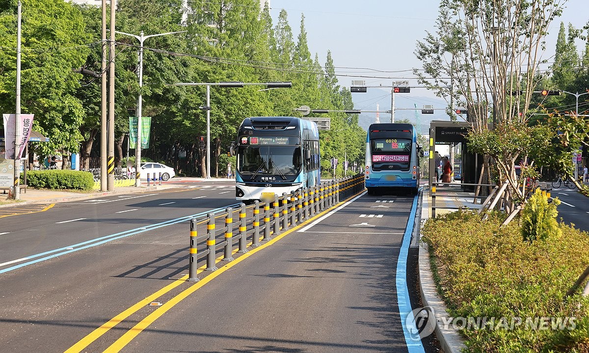 창원 원이대로 버스 전용차로 개통 | 연합뉴스