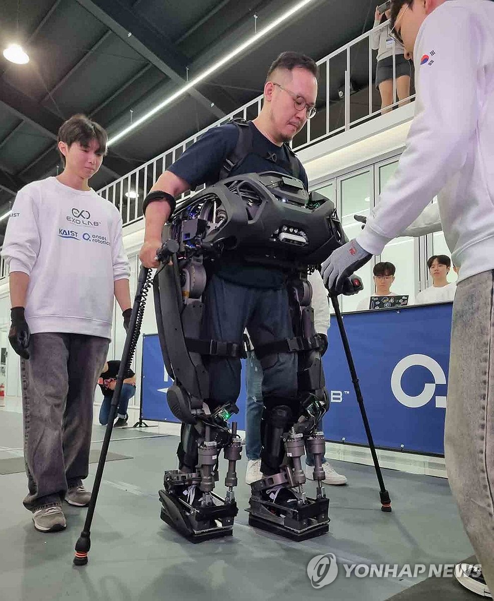 "진짜 장애인 맞나 묻기도"…KAIST 웨어러블 로봇 또 금메달 | 연합뉴스