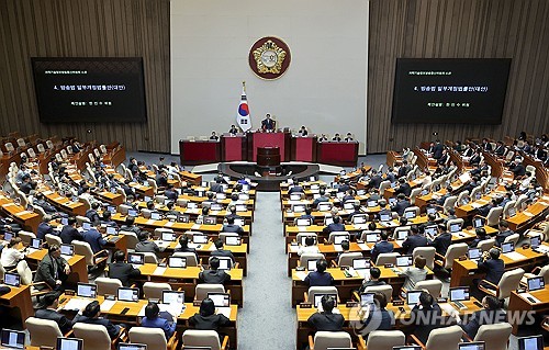  Ruling party proposes contentious broadcasting bill; main opposition launches filibuster
